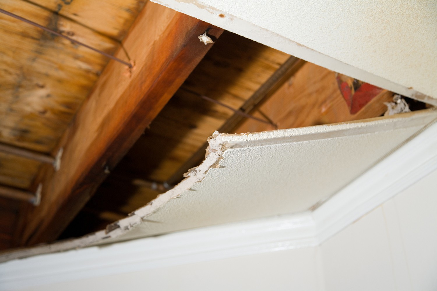 How to Dry Walls After Water Damage? - Service Restoration